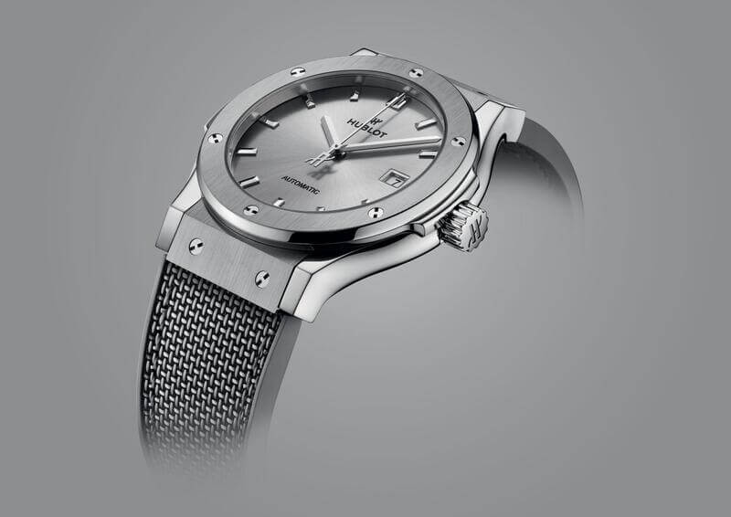 16 Best Rubber Strap Watches For That Manly Edge