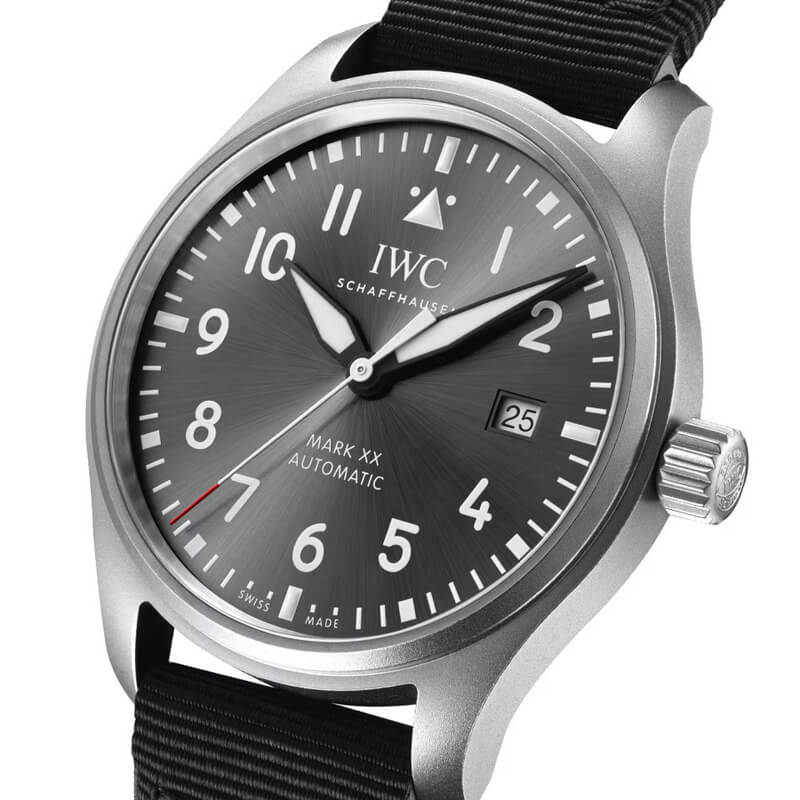 19 Best Pilot Watches For The Aviation Enthusiast