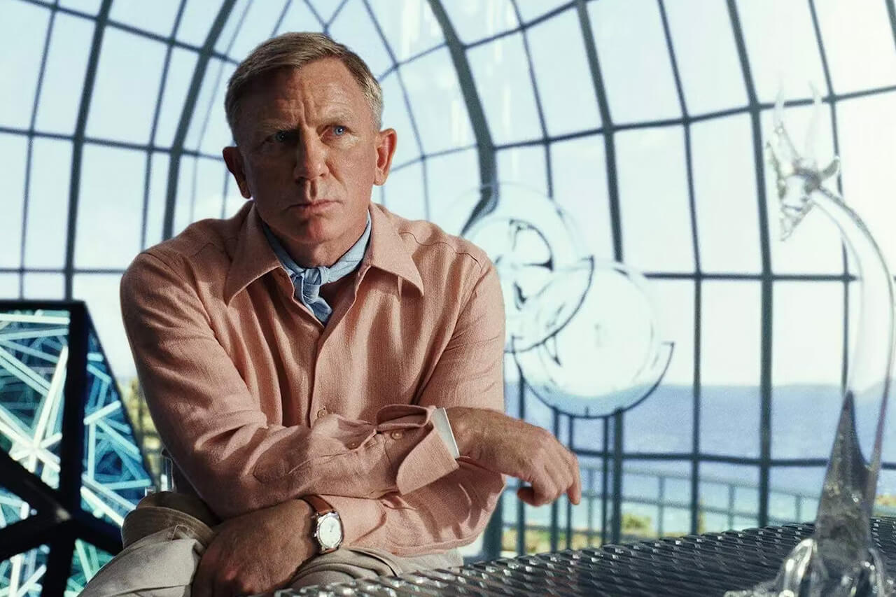 Daniel Craig Puts Watch Enthusiasts On High Alert Flexing A New Unseen ...